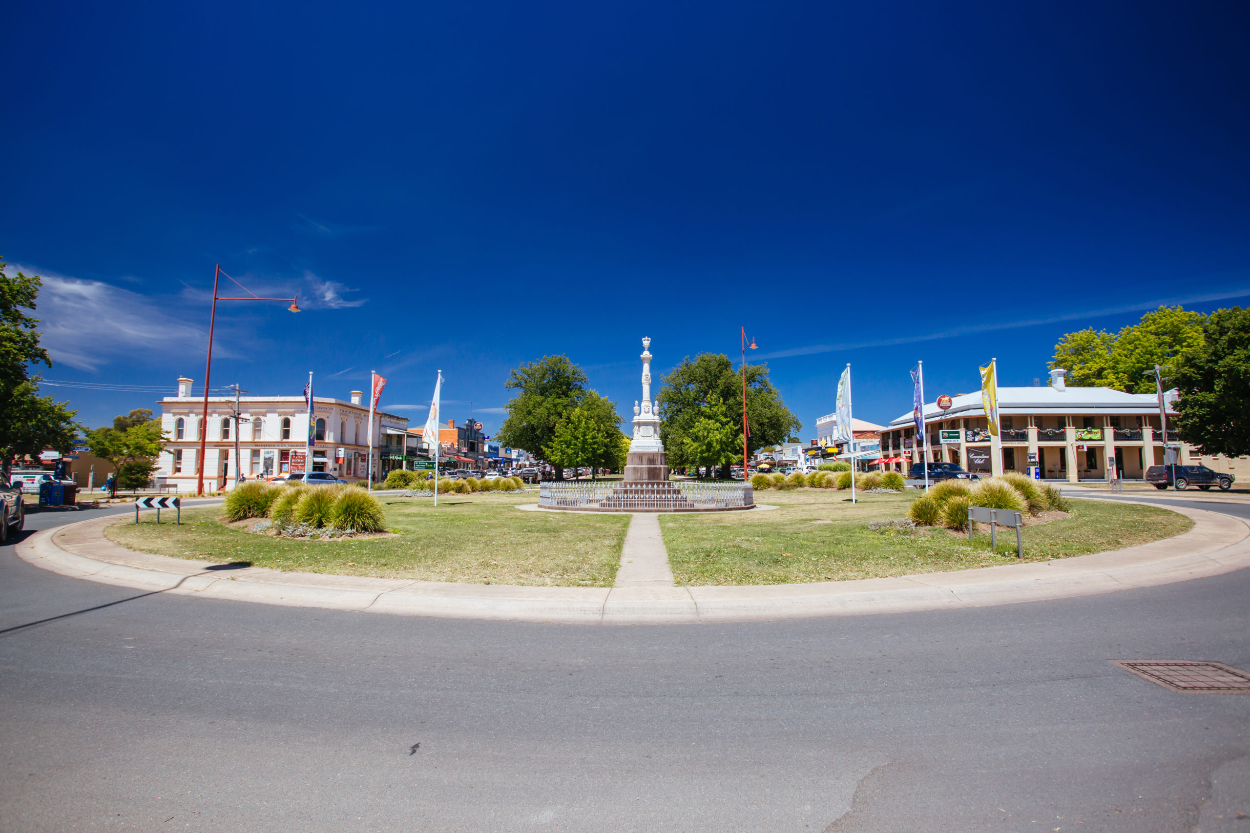 Summer family fun at Mansfield Picnic Races, 9 January 2022 I ...